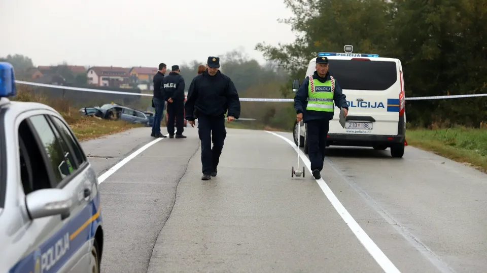 Pijani mladić u Čazmi sjeo za upravljač pa udario u auto ispred sebe: Ozlijeđen vozač (86)